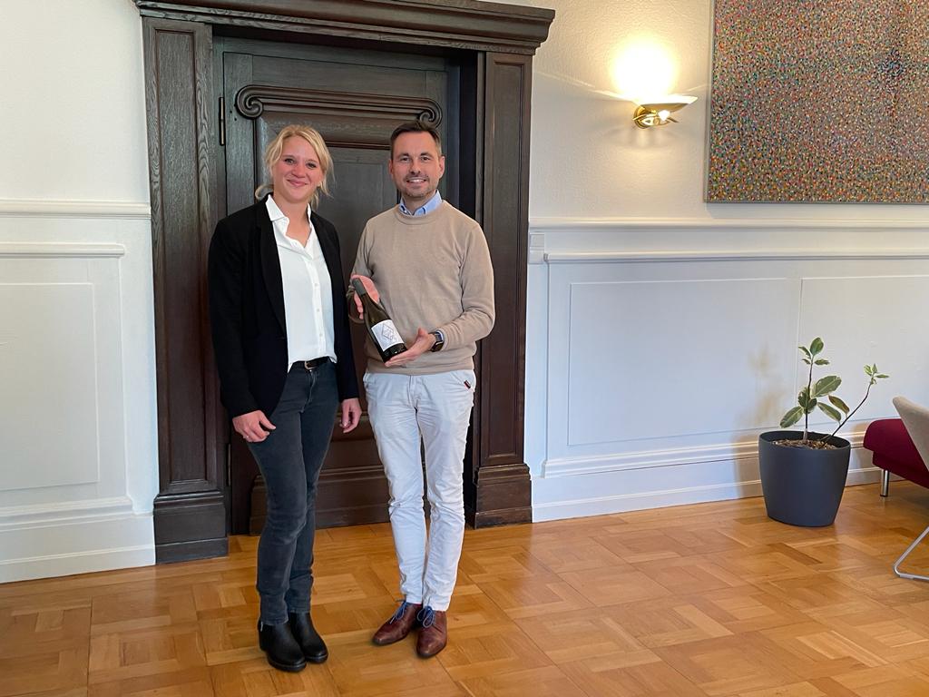 OB David Langner erhät Koblenz Cuvée 2022 - News Koblenz